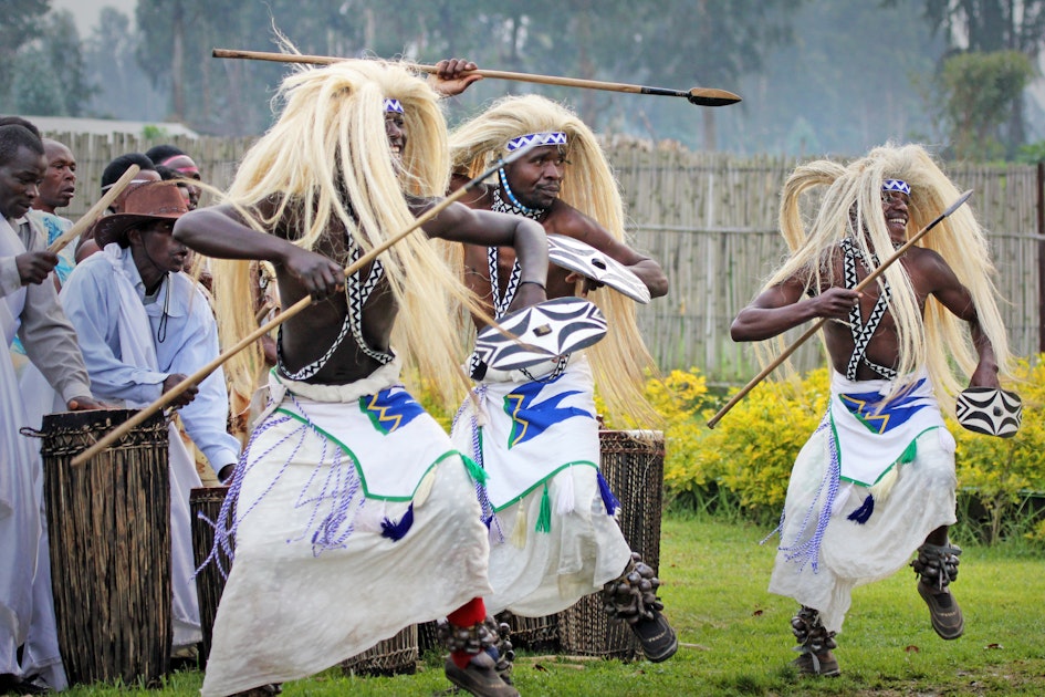 Learn about the traditions of the Batwa tribe | Timbuktu Travel