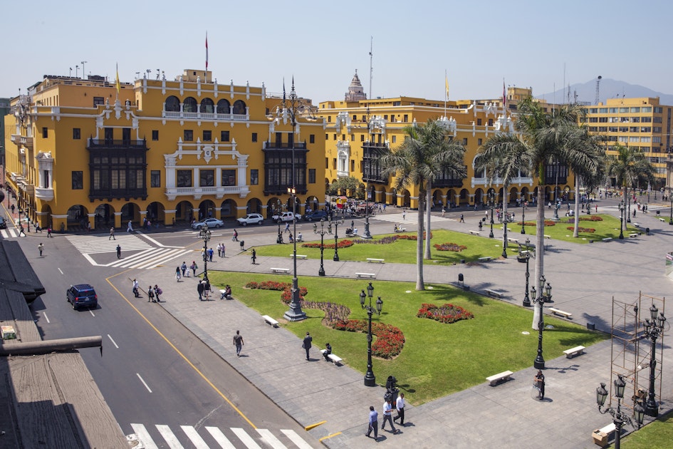 Explore the hub of Lima at the Plaza Mayor | Timbuktu Travel