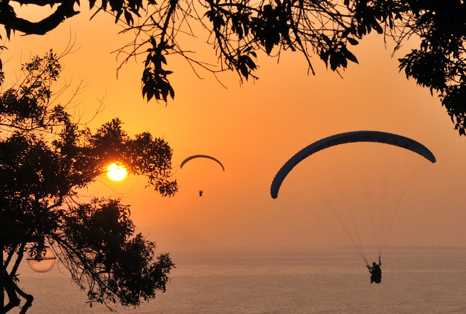 Paraglide over the rooftops and waves of Lima | Timbuktu Travel