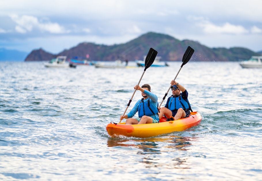 Go paddling out on a sea kayak in Guanacaste | Timbuktu Travel