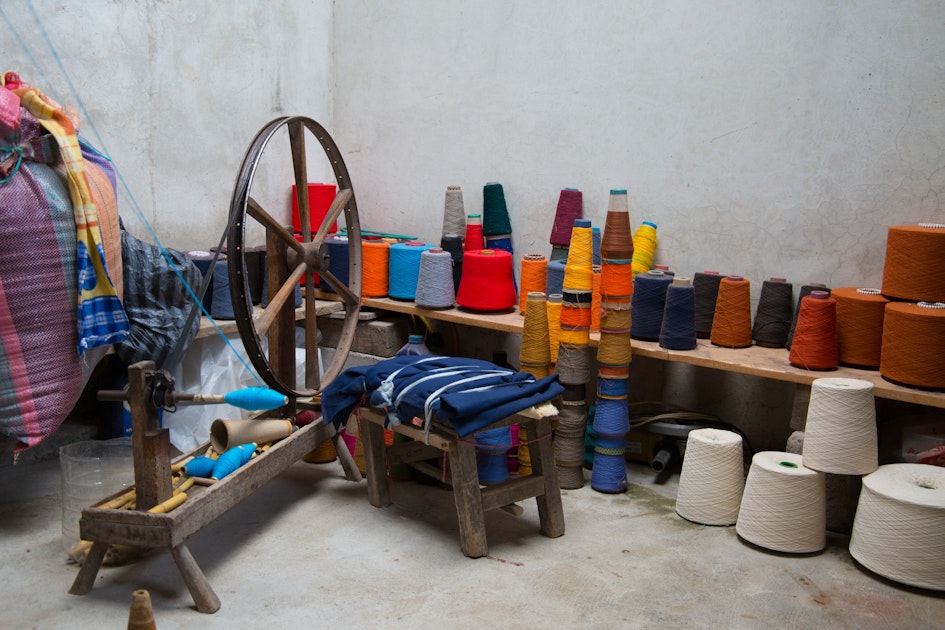 Admire traditional weaving in Agato town, Otavalo | Timbuktu Travel
