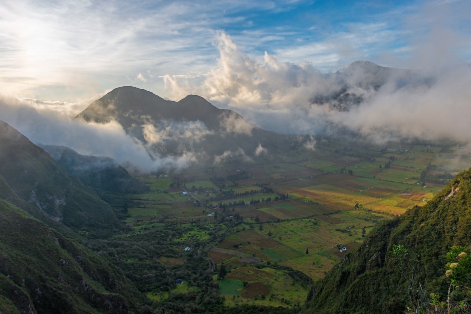 Walk the rim of extinct Pululahua volcano, Quito | Timbuktu Travel