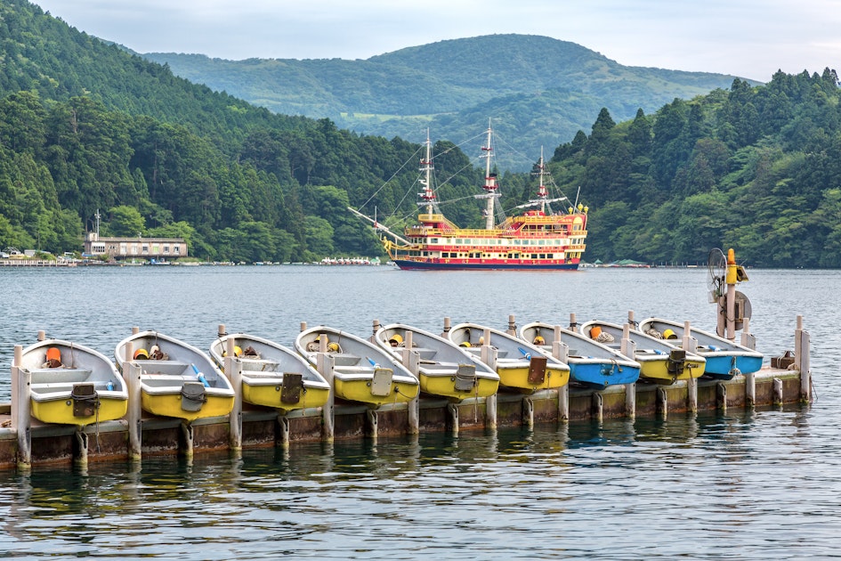 Cruise the serene waters of Lake Ashi | Timbuktu Travel