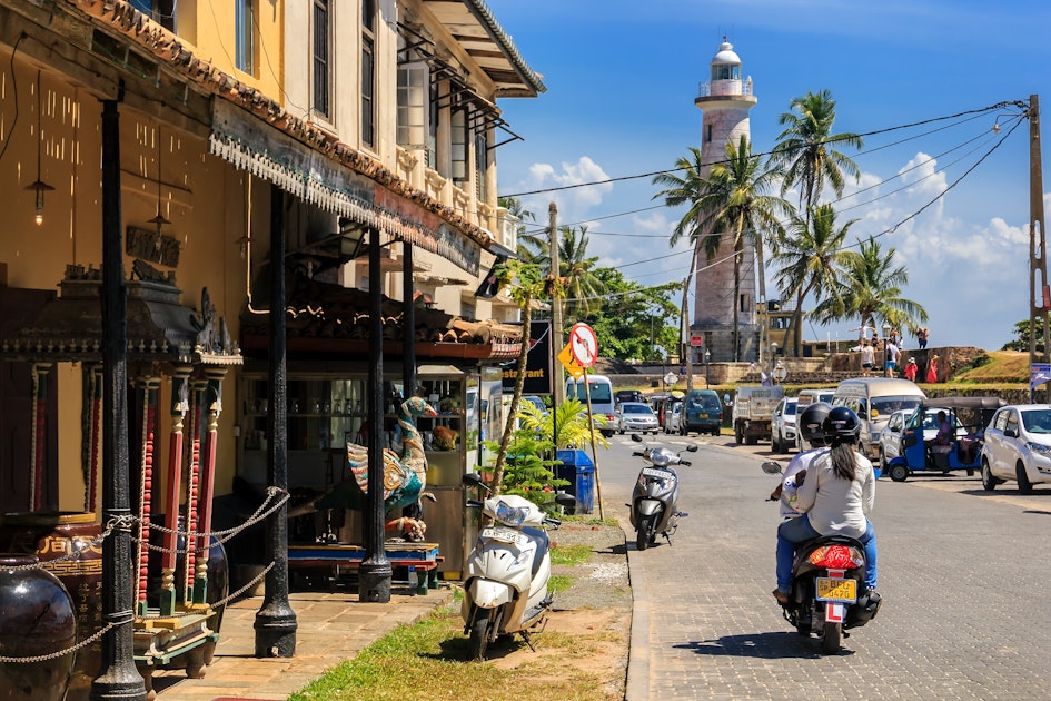 Explore the city of Galle in a classic vintage car | Timbuktu Travel